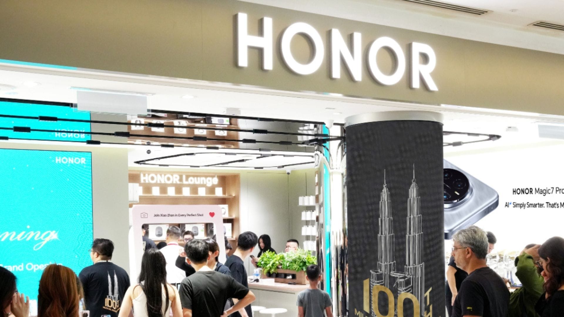 Honor opens largest store in Singapore with hands-on access to Magic V5 ...