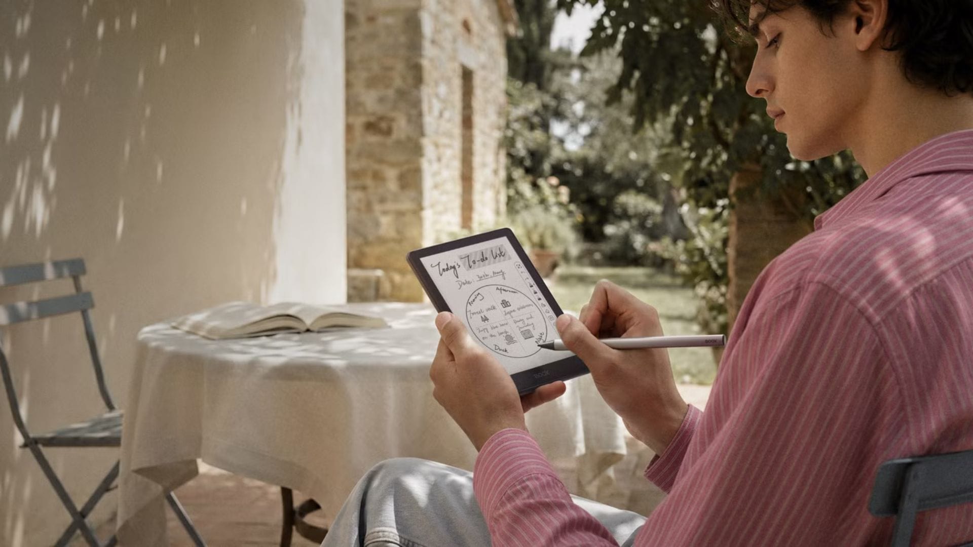 Boox refreshes Go 6 e-reader with stylus support for note-taking - Tech ...